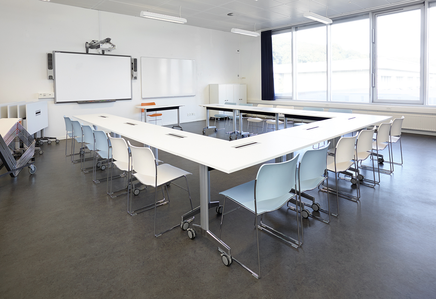 Moveo training table | HOWE Moving Design