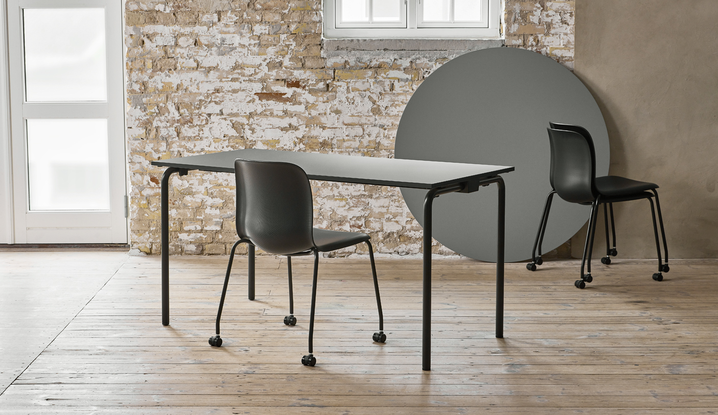 Usu folding table | HOWE Moving Design