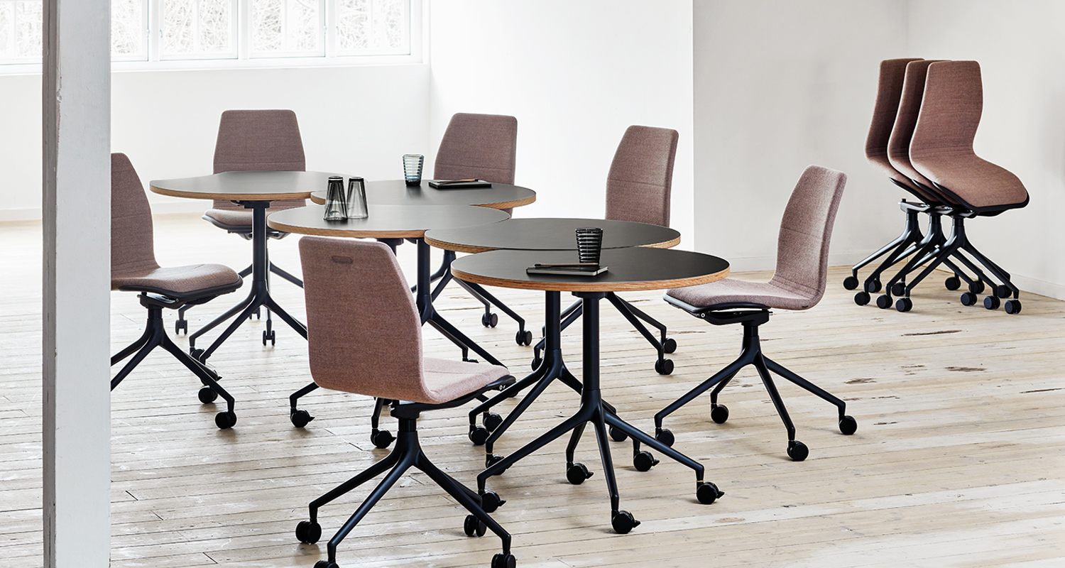 Functional furniture for flexible spaces | HOWE Moving Design