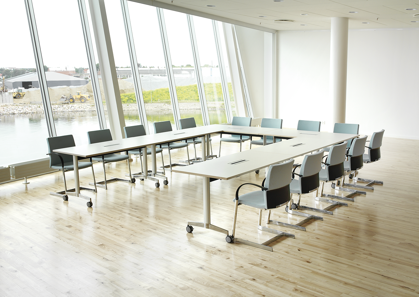 Moveo table family | HOWE Moving Design